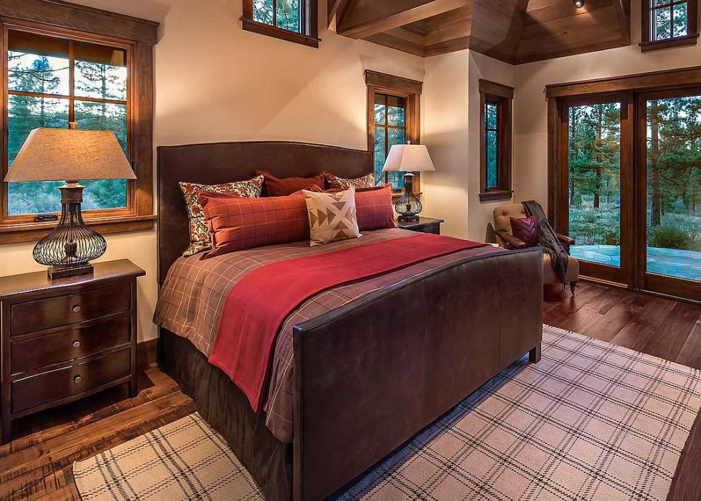 How To Create A Cozy Log Cabin Guest Room - ELoghomes