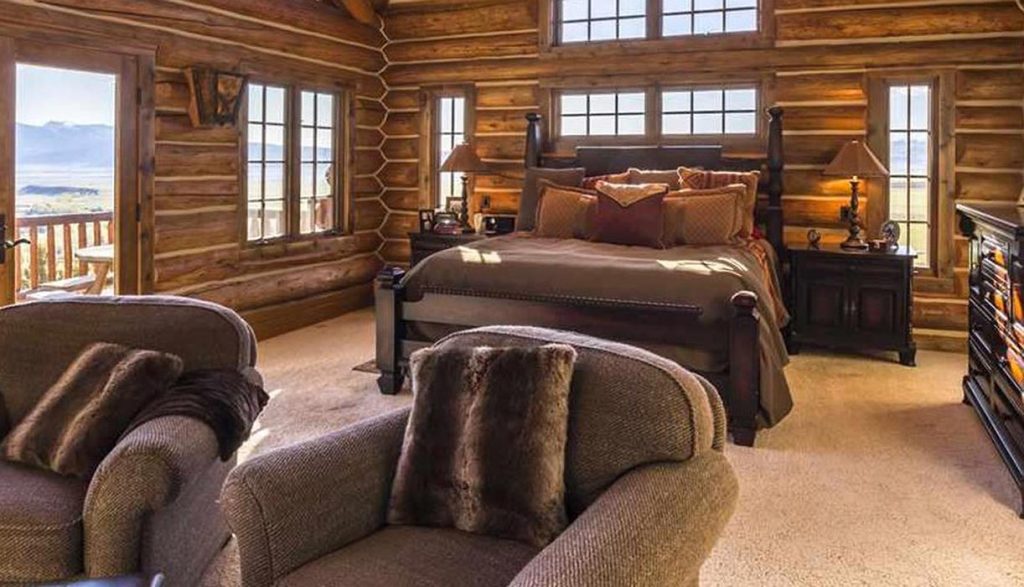 How To Create A Cozy Log Cabin Guest Room - ELoghomes